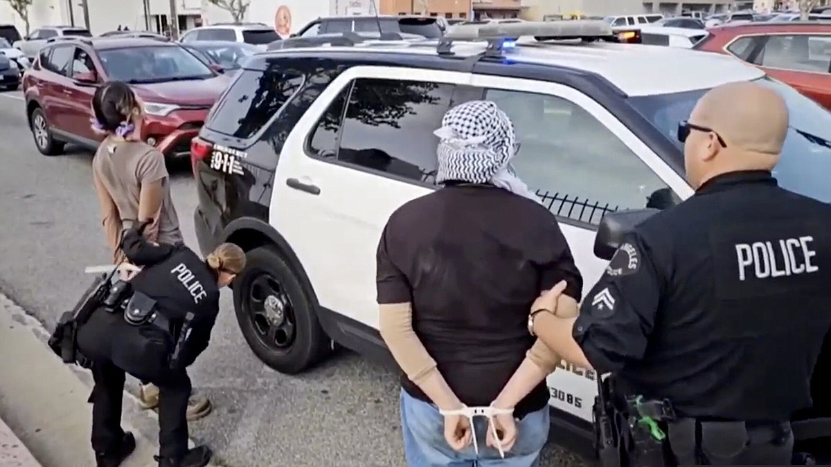 Pro-Palestinian protests block 2 U.S. airports’ roads | The Arkansas ...