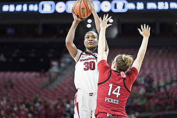Razorbacks close strong, defeat Incarnate Word by 19 | Whole Hog Sports