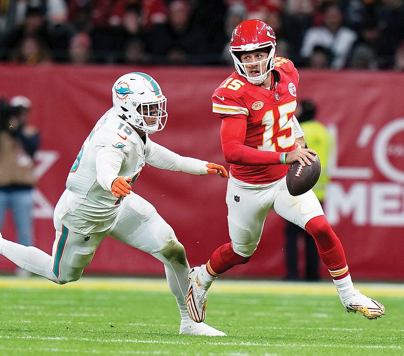 Hill returns to K.C. as Dolphins visit Chiefs to open playoffs | Fulton Sun