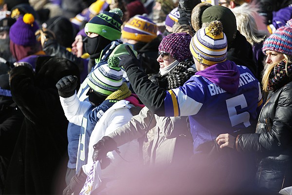 Press Box: Exceedingly chilly game in Minnesota was frozen fun ...