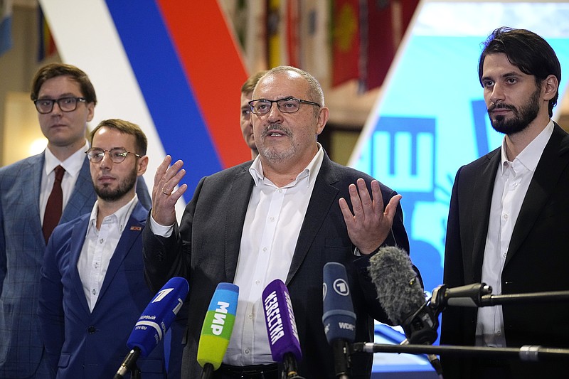 An unlikely challenger to Putin brings a rare show of defiance ...