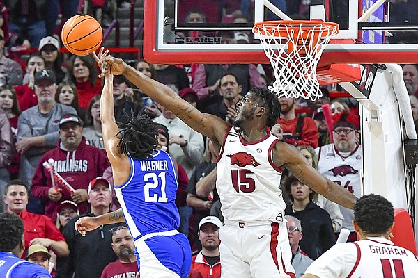 Hogs' bigs playing best ball of the basketball season | Whole Hog Sports