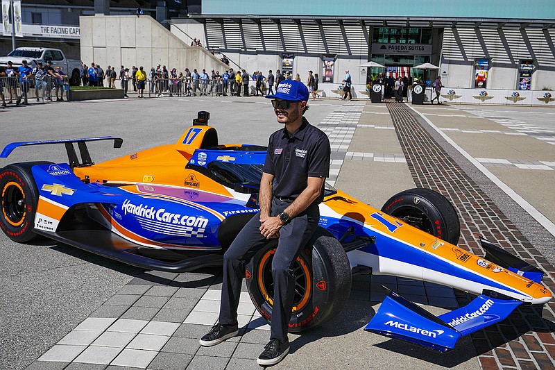 Larson tests limits of his Indy 500 ride at Phoenix Raceway | Fulton Sun