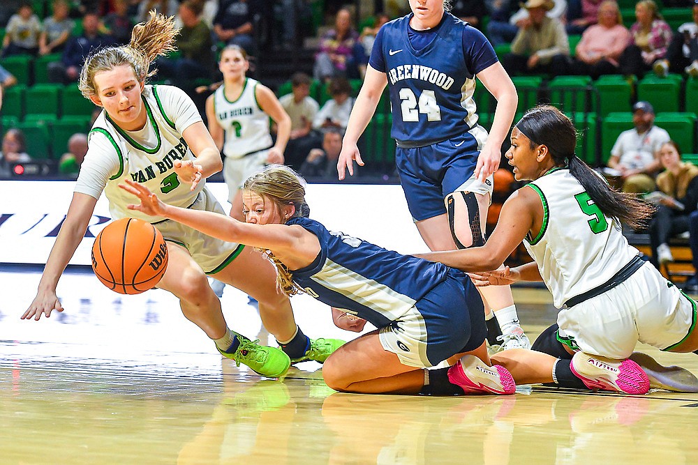 PREP BASKETBALL: First-quarter run helps Lady Bulldogs roll over Lady ...