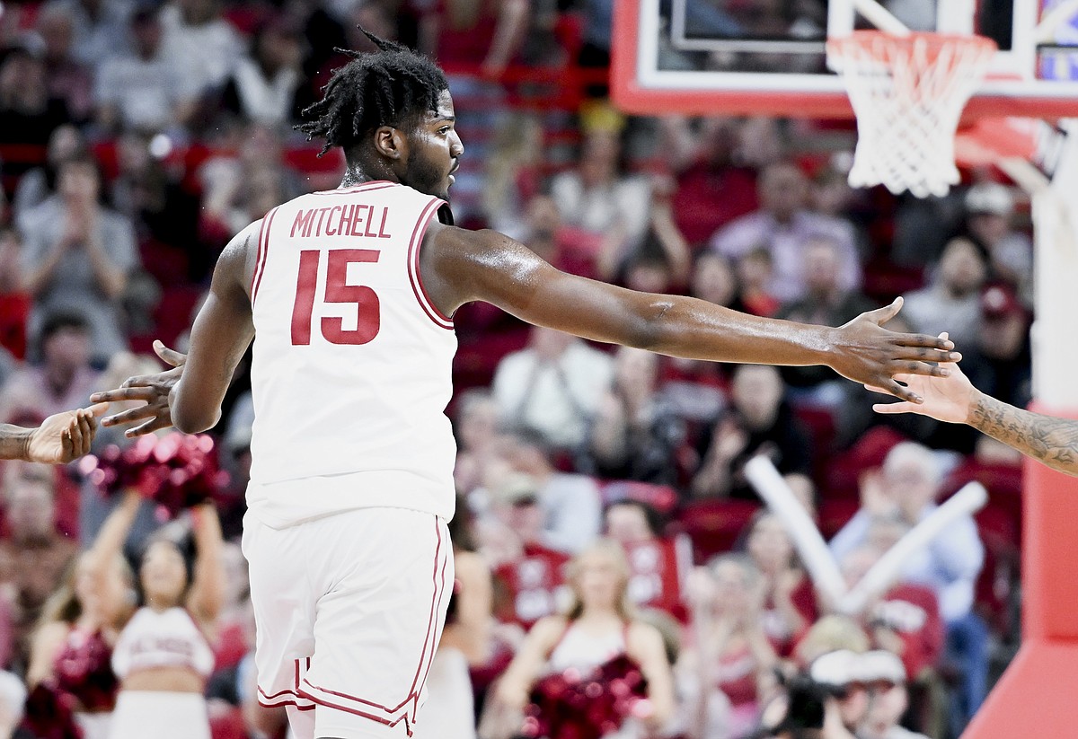 Mitchell, Graham play pivotal roles in Razorbacks’ victory | El Dorado News