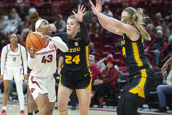 Arkansas women's basketball survives rally, wins 12th in a row over ...