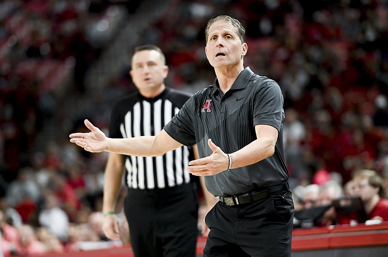 UA Basketball Coach Musselman in uncharted territory below .500 ...