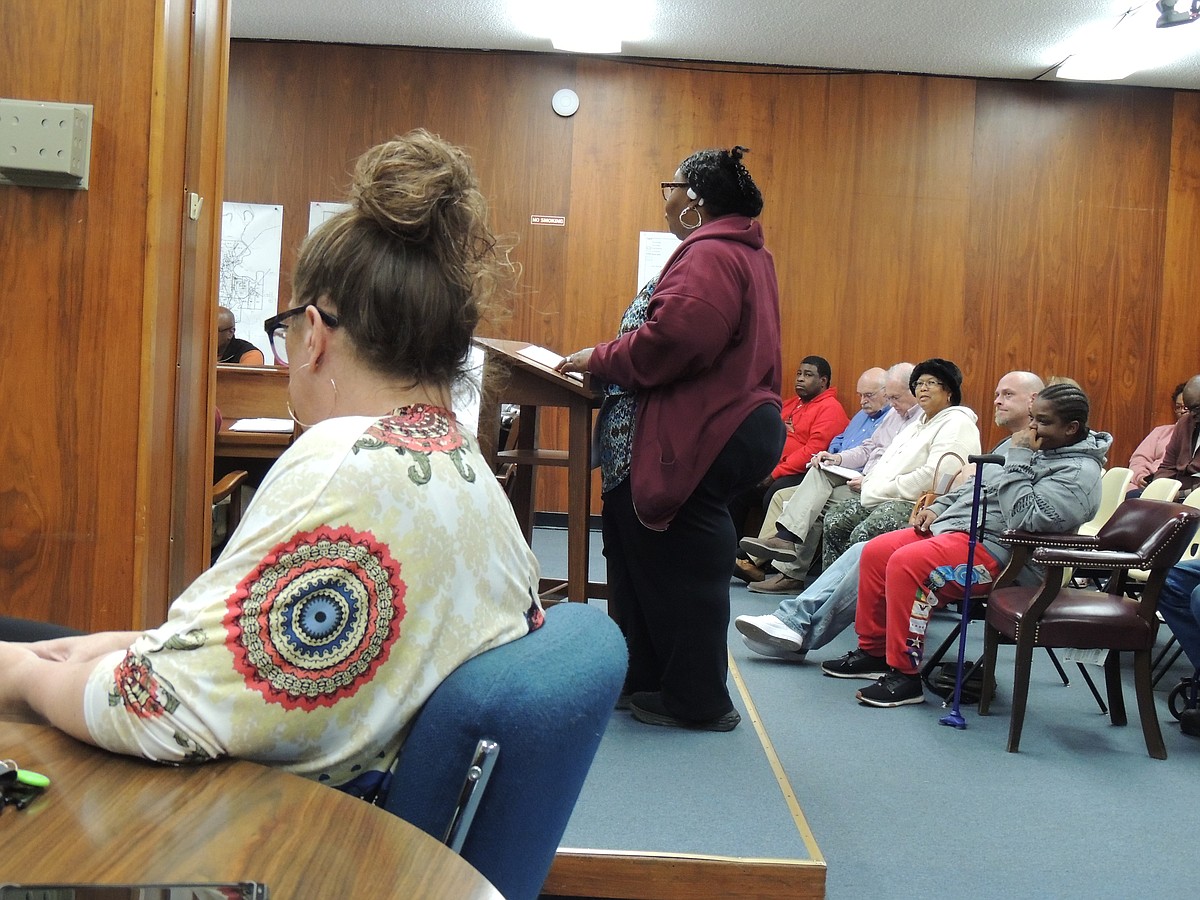 City continues to look into checks with former Mayor's signature ...