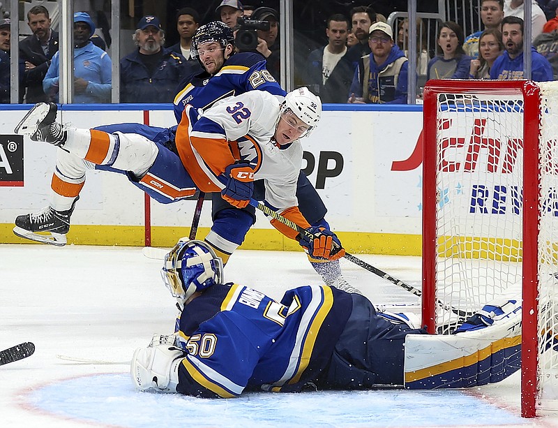 Blues score three goals in 32 seconds, beat Islanders 4-0 | Fulton Sun