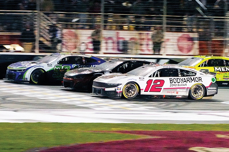 Suarez edges Blaney, Busch in three-wide NASCAR finish | Fulton Sun