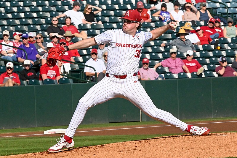 To the bitter end: Razorbacks fend off Bears’ 9th-inning push | The ...