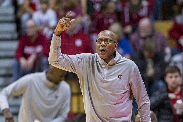 Men's Basketball | Whole Hog Sports