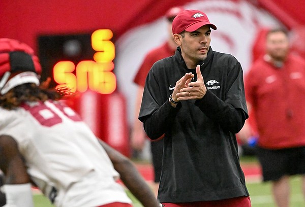 ‘25 receiver Kamare Williams commits to Arkansas football over other ...