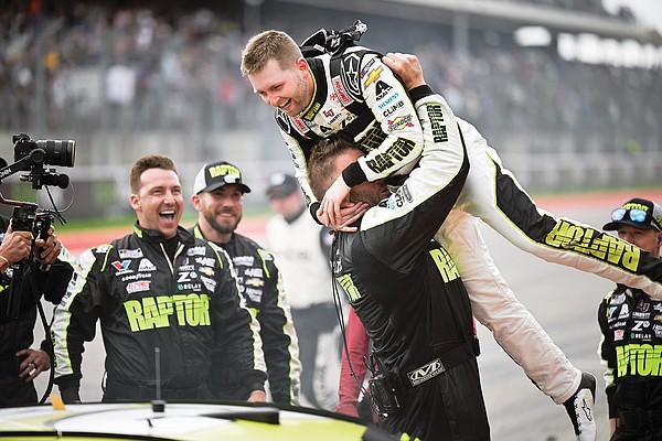 Byron dominates NASCAR’s road course race at COTA | Fulton Sun