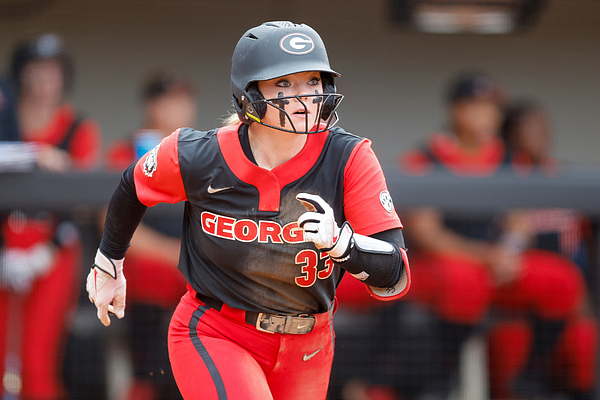 No. 3 Georgia gets hot, defeats No. 20 Arkansas softball to force ...