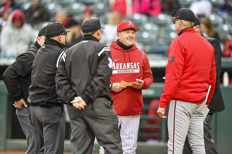 VIDEO: Arkansas baseball coach Dave Van Horn, players recap win over ...
