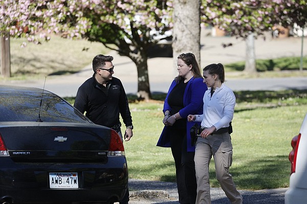 Little Rock woman arrested on federal fraud charges after FBI agents ...