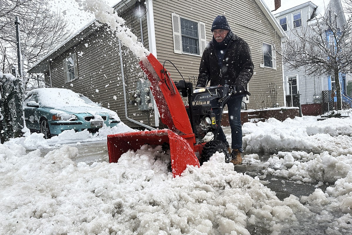 April nor'easter with heavy, wet snow pounds Northeast, knocks out ...