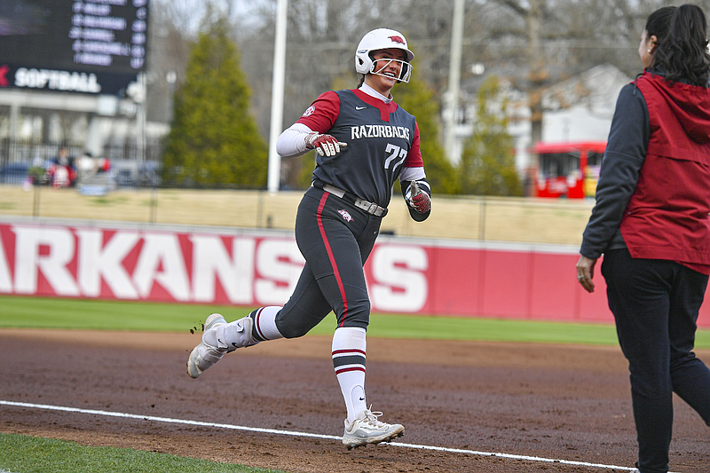 No. 19 Arkansas softball homers twice, defeats No. 11 Mizzou in series ...