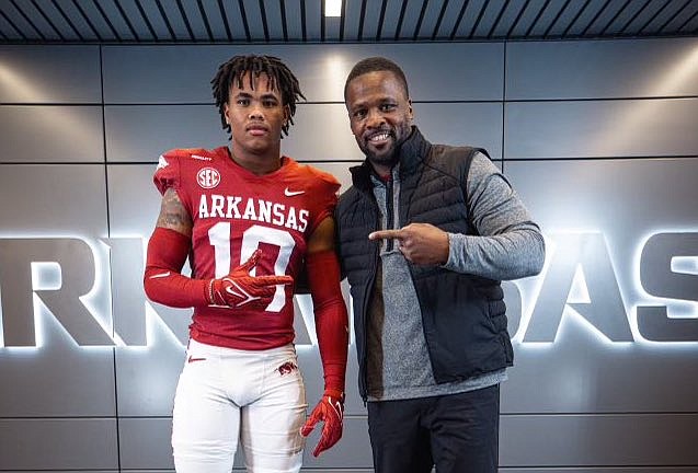 Texas linebacker target enjoys Arkansas football visit | Whole Hog Sports