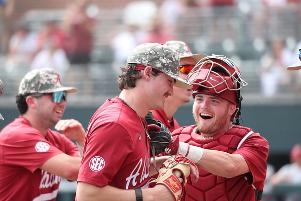 Arkansas baseball shut out for first time, drops first series of season ...