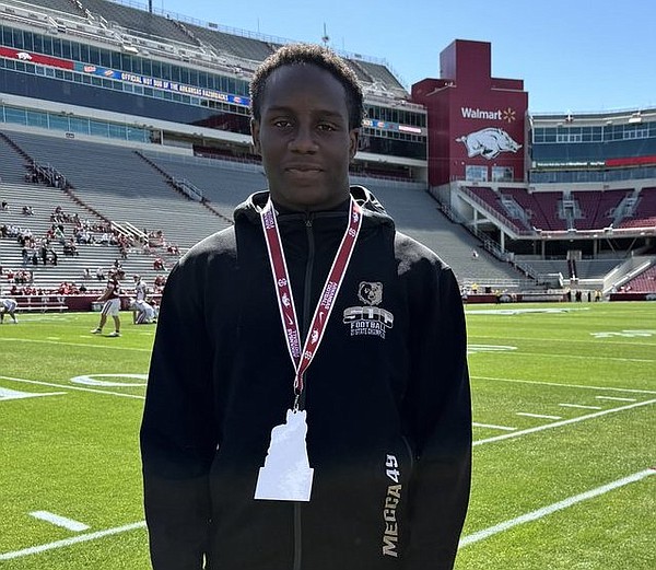 Get to know: Arkansas LB commitment Jayden "JJ" Shelton | Whole Hog Sports