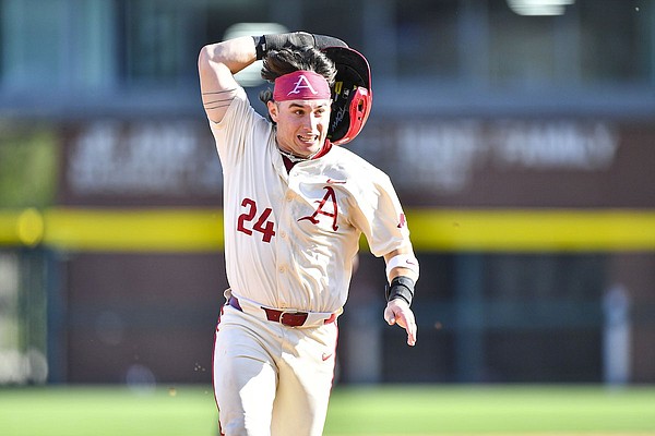 Peyton Holt can do it all for Arkansas baseball | Whole Hog Sports