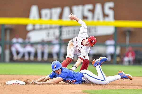 PHOTO GALLERY: Arkansas beats Florida 6-5 in first game of doubleheader ...