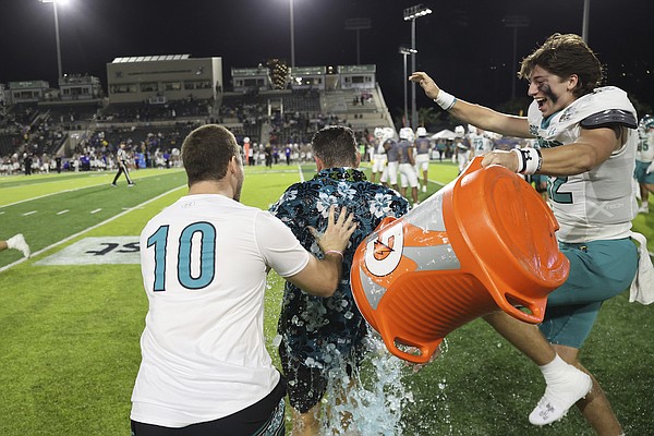 Arkansas football lands Coastal Carolina transfer quarterback Blake ...