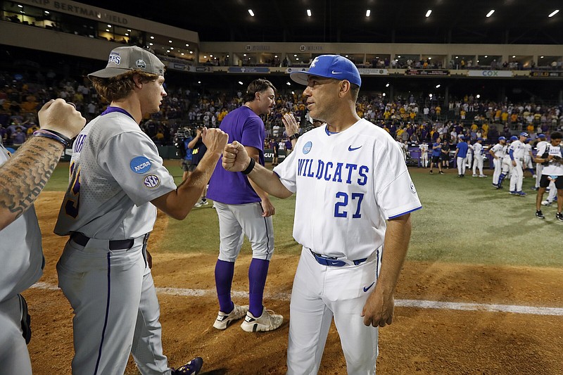 Bluegrass showdown: Razorbacks, Wildcats to battle for first place ...