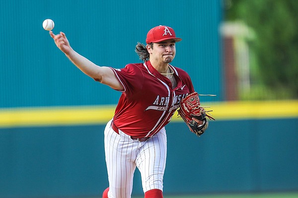 Arkansas baseball gives up season high 11 runs in Game 2 loss to ...