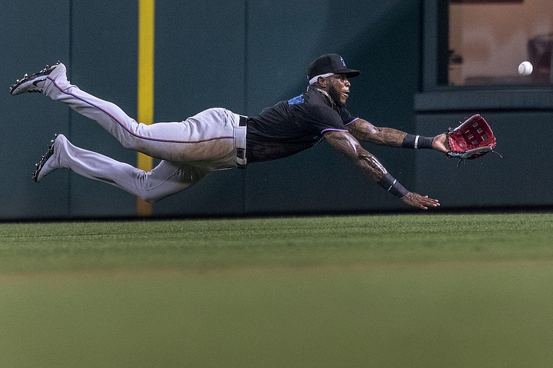 Commitment analysis: Monte Harrison, MLB outfielder-turned-Arkansas ...