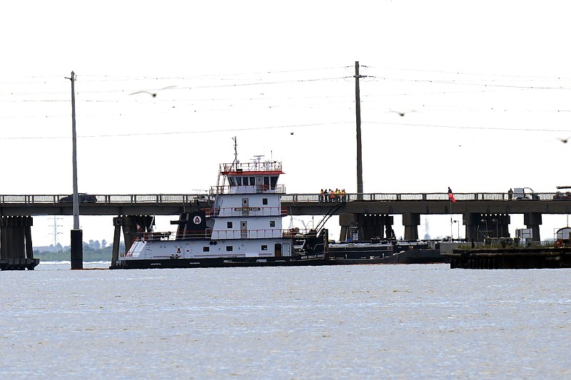 Barge crash spills oil, shuts road in Texas | Northwest Arkansas ...