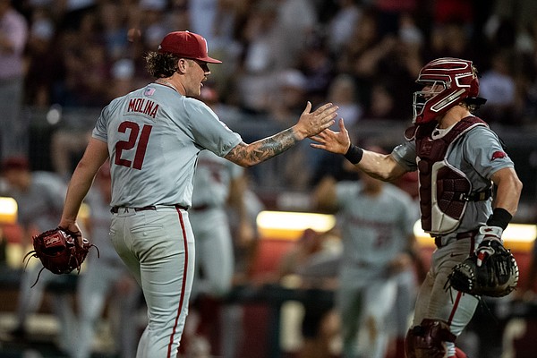 Arkansas baseball clinches SEC West title with Game 2 win over Texas A ...