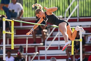 Homoly keeps UA’s pole vault streak alive | The Arkansas Democrat ...