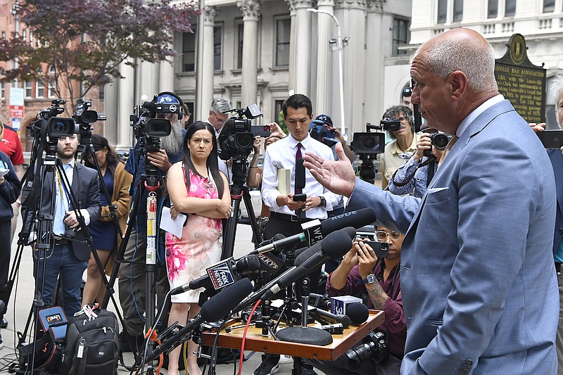 Officer who arrested Scottie Scheffler criticizes attorney but holds ...