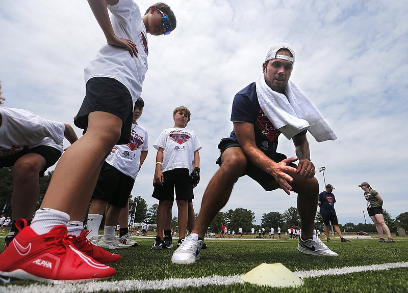 Razorback’s salute: Hunter Henry gives kids an outlet with LRAFB ...