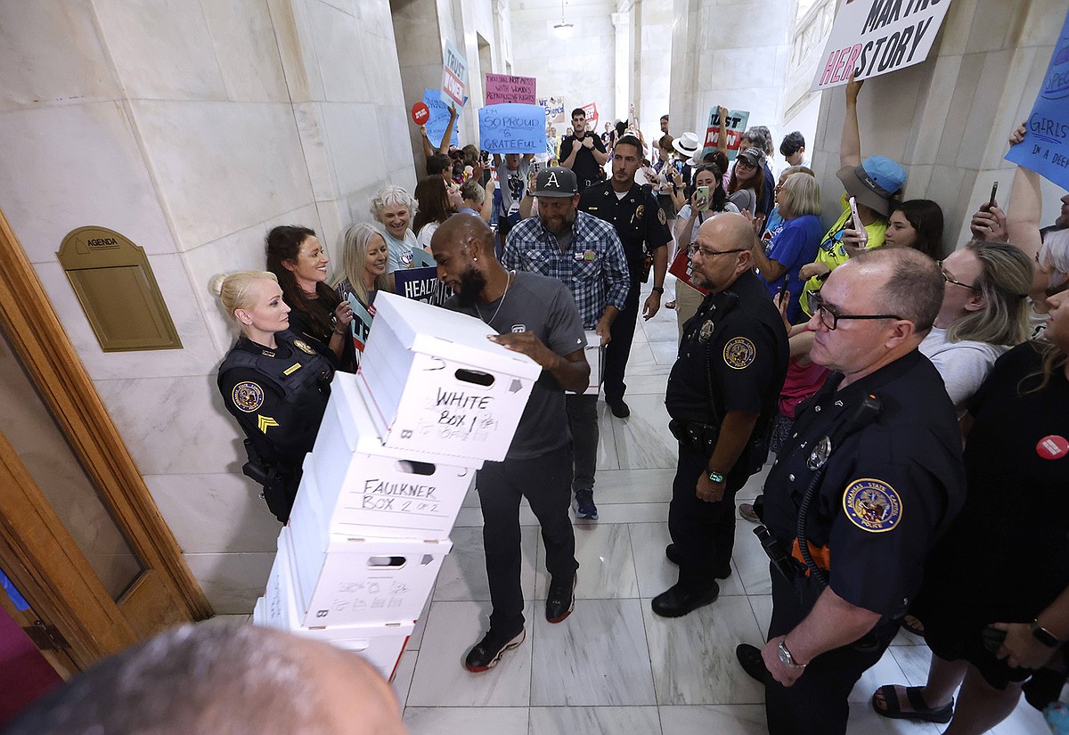 Signature checkers’ long days underway in state | The Arkansas Democrat ...