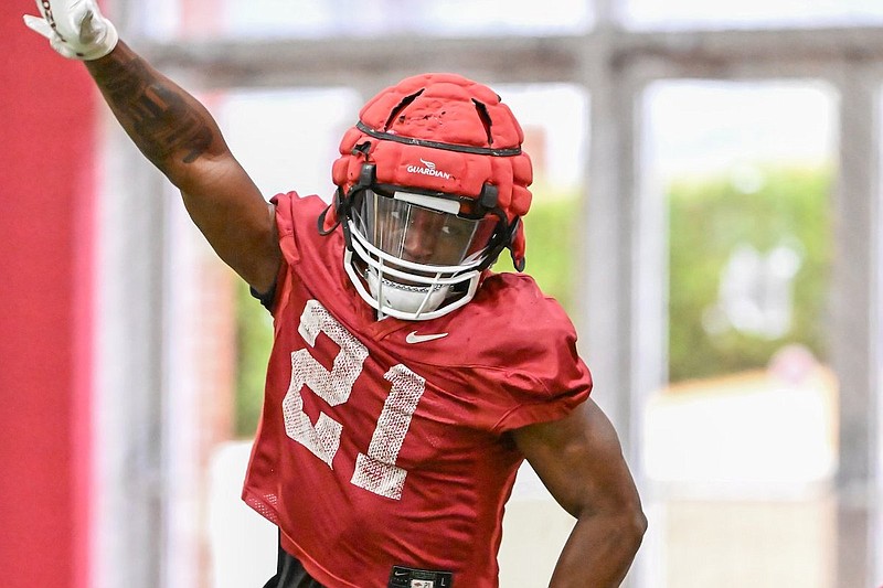 Arkansas football futures: Versatile JuJu Pope begins on defense ...