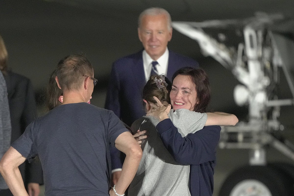 2 dozen freed in US, Russia prisoner swap | Northwest Arkansas Democrat ...