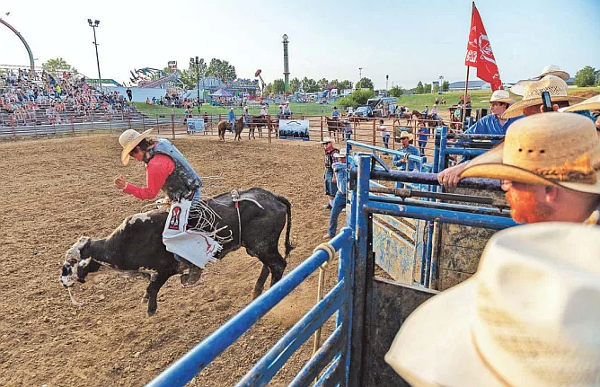 Cowboys, cowgirls buckle up for rodeo | Jefferson City News Tribune