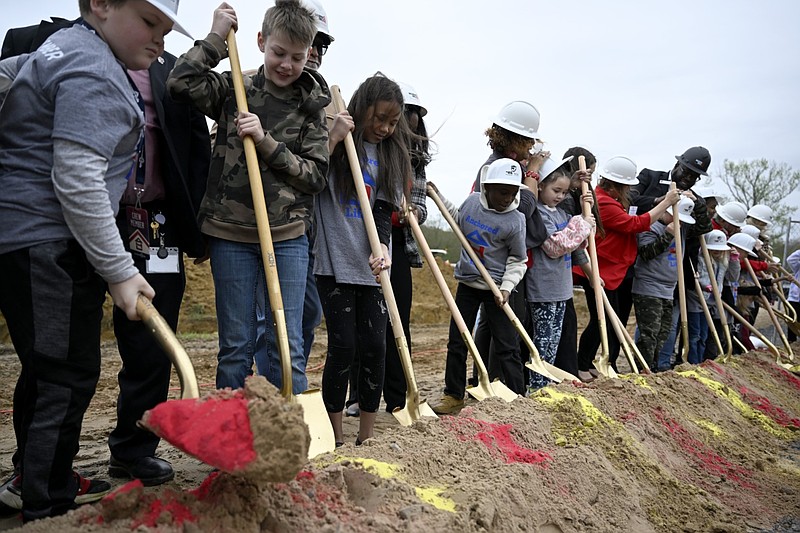 Judge to visit 3 Jacksonville elementary schools before ruling in ...