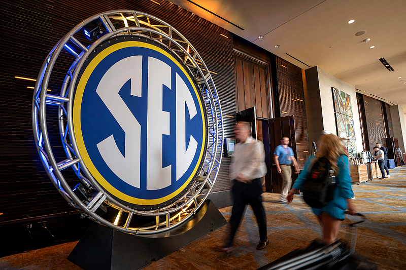 5-at-10: Full Friday mailbag with posturing, college football ...