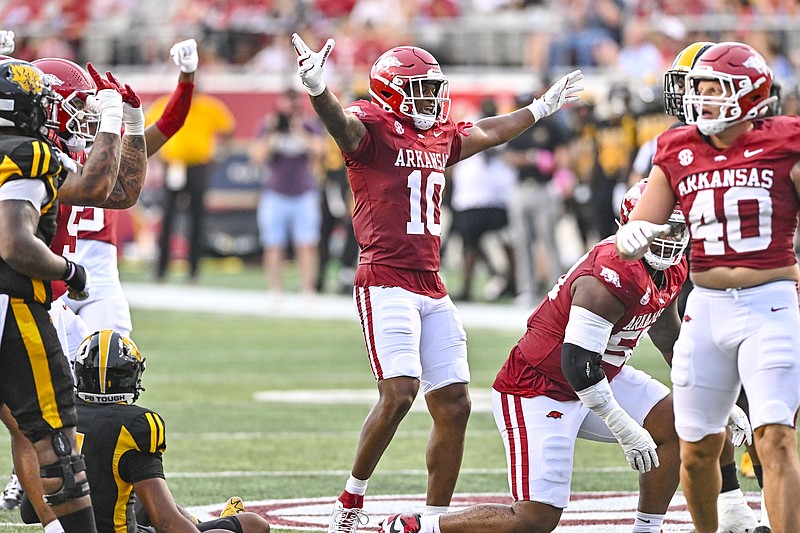 Arkansas linebacker Xavian Sorey, team's leading tackler, announces ...