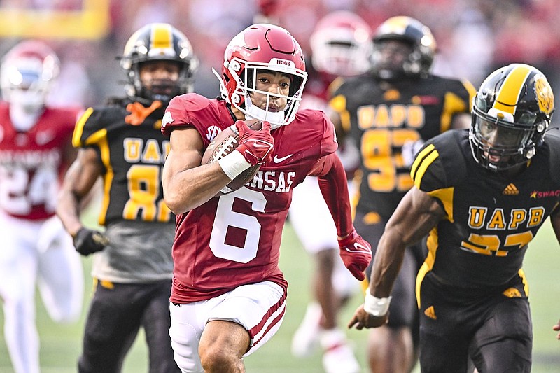 Isaiah Sategna reportedly will transfer from Arkansas football team ...