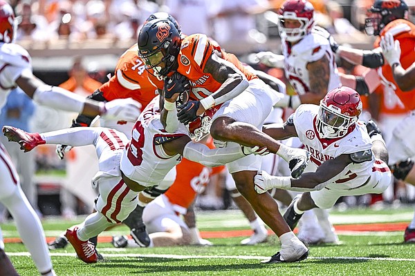 Arkansas football squanders lead, loses 39-31 at Oklahoma State in 2 ...