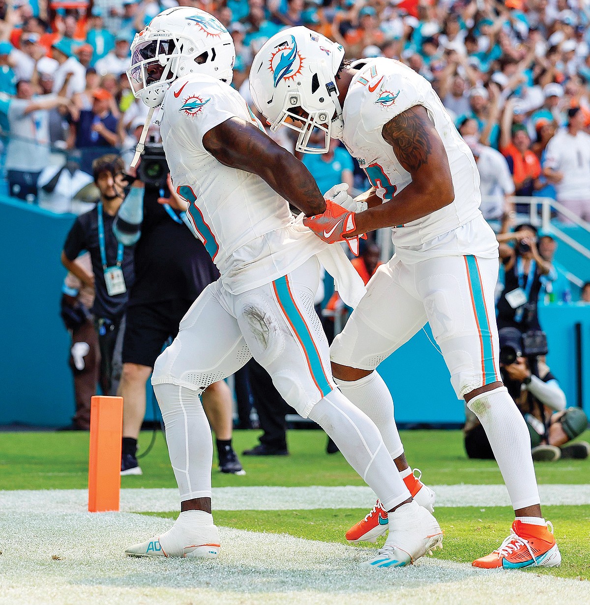 Dolphins coaches, players react to footage of Hill traffic stop | Jefferson City News Tribune