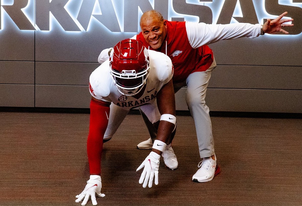 Get to know: Arkansas football '25 4-star D-line commitment Kevin Oatis ...