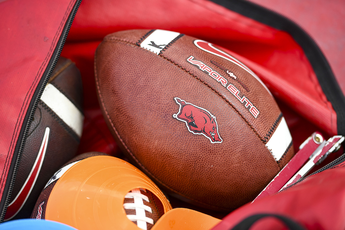 Auburn transfer linebacker Jamonta Waller commits to Arkansas football ...