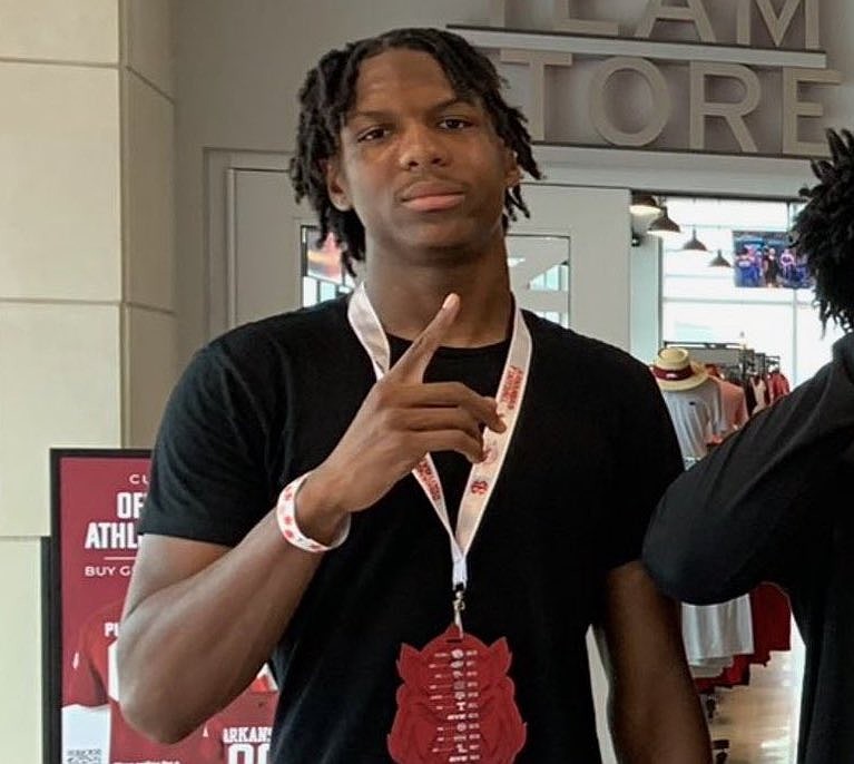 Get to know: ’26 defensive end target Jordan Harris | Whole Hog Sports